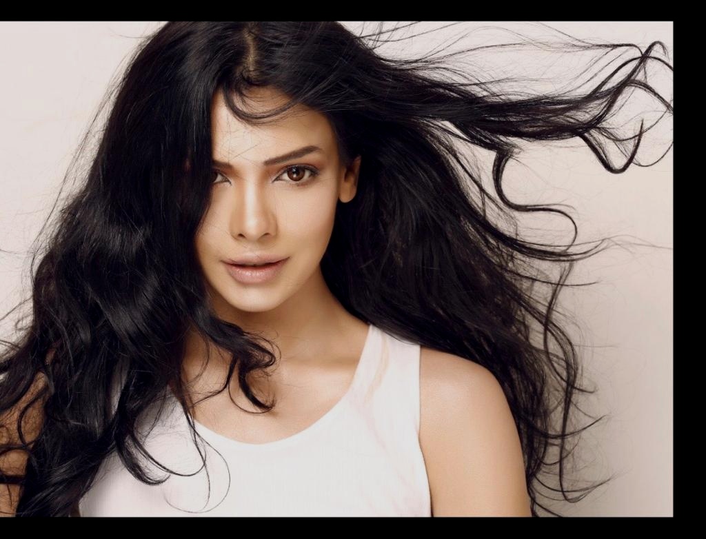 Sara Loren Represents Pakistan in Baku IFS – Daily The Azb