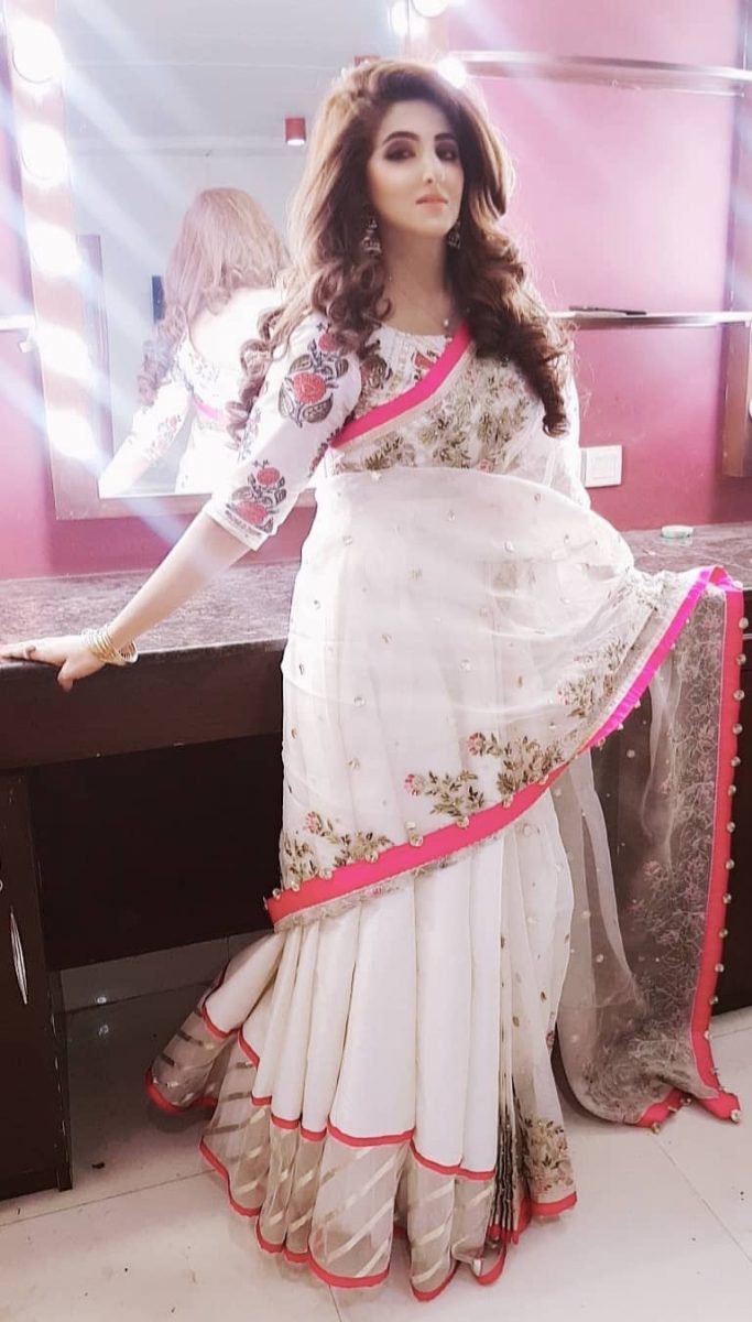 Beautiful Pictures of Actress Fatima Sohail with her Son – Daily The Azb