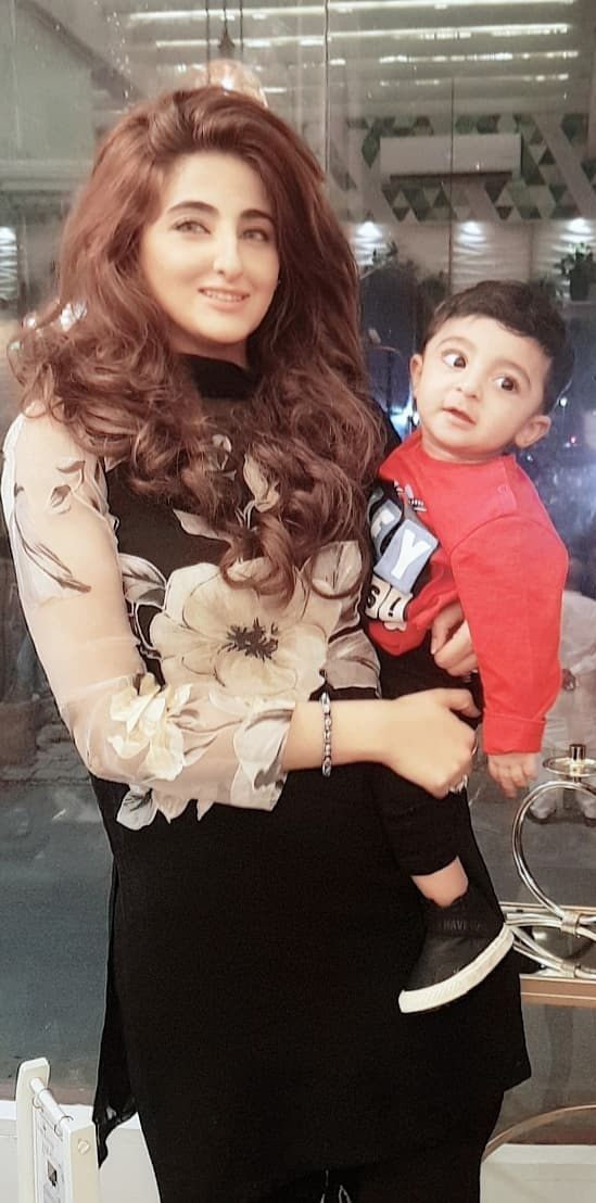 Beautiful Pictures of Actress Fatima Sohail with her Son – Daily The Azb