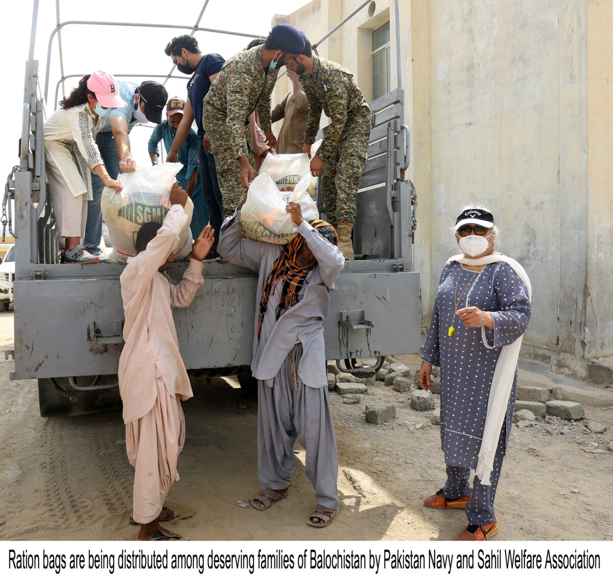 Pakistan Navy Distributes Ration in DAMB and Gaddani – Daily The Azb