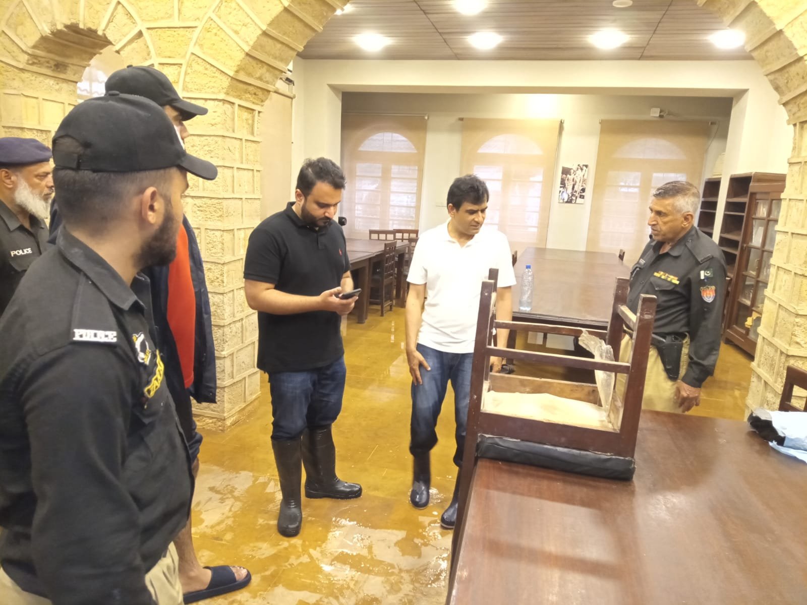Commissioner Karachi Mr. Muhammad Iqbal Memon visited Wazir Mansion ...