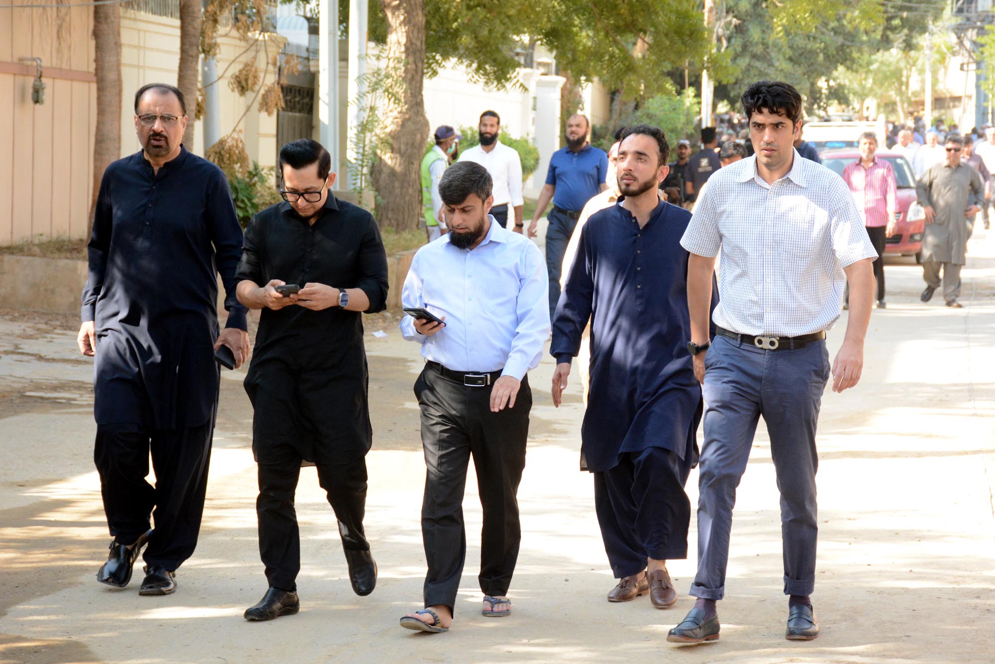 Veteran industrialist SM Muneer funeral prayers offered.