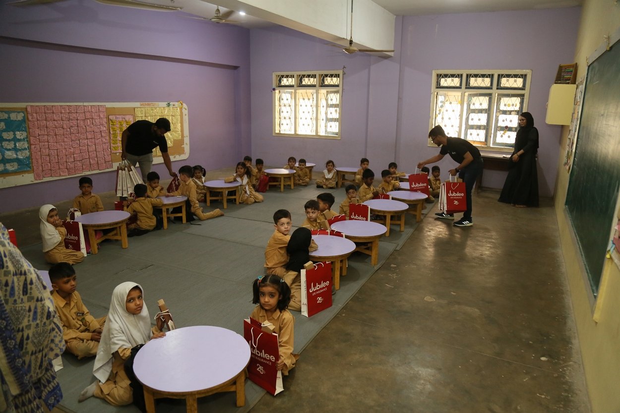 Jubilee Life Insurance Celebrates Ramazan through gift distribution ...