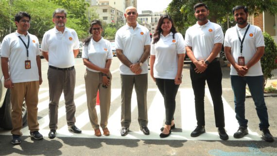 Using its recycled plastic Shell Pakistan builds road in Karachi ...