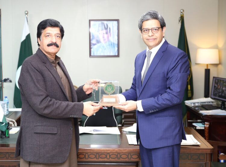 Governor Punjab Visits CCP Head Office, Meets Chairman Dr. Kabir Sidhu